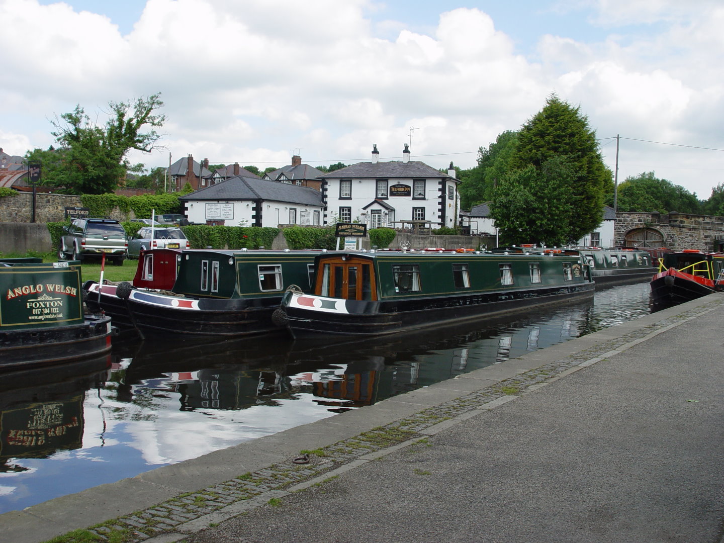 Chirk Marina and the Llangollen Canal- 1440 x 1080 pixels