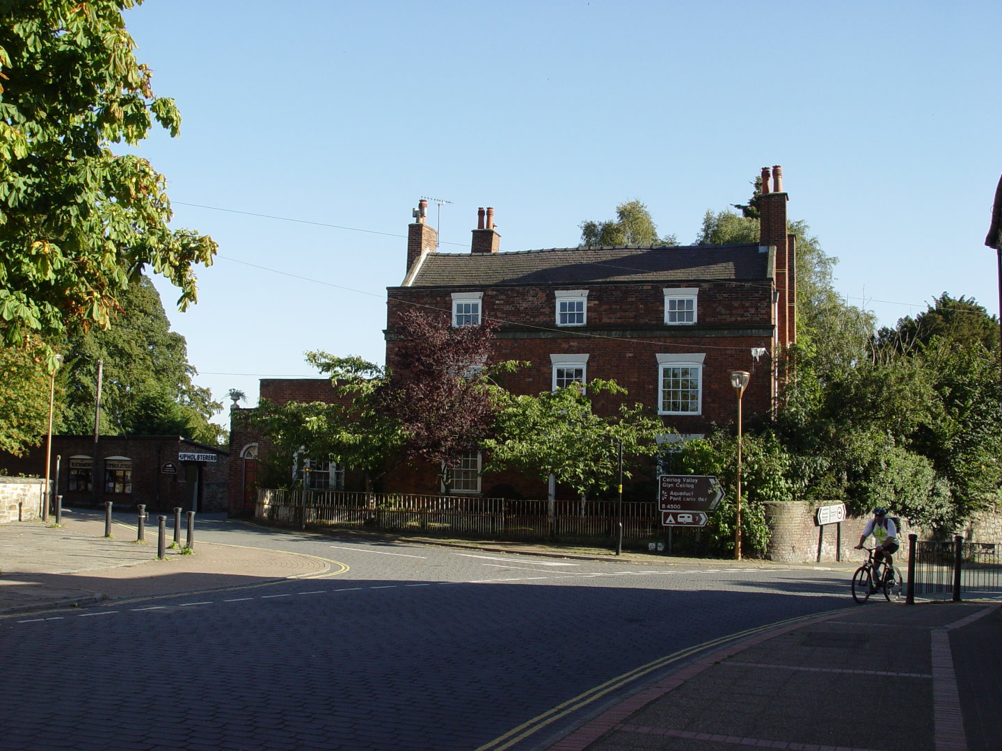 Photos of Chirk Town Centre - 1440 x 1080 pixels