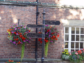 Photos of Chirk Town Centre - 1440 x 1080 pixels